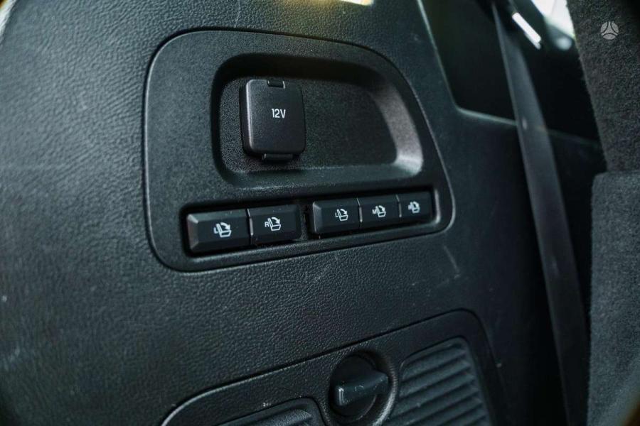 Black Ford S-Max 2016 in Vilnius, with an engine capacity of 2.00 L and mileage of 169 thousand km for 8900 €, photo 40 on AUTOMOTO.COM.LV