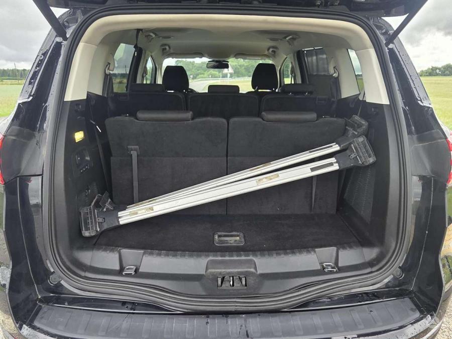 Black Ford S-Max 2016 in Jurbarkas, with an engine capacity of 2.00 L and mileage of 147 thousand km for 9000 €, photo 10 on AUTOMOTO.COM.LV