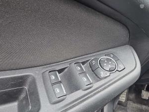 Black Ford S-Max 2016 in Jurbarkas, with an engine capacity of 2.00 L and mileage of 147 thousand km for 9000 €, photo 15 on AUTOMOTO.COM.LV
