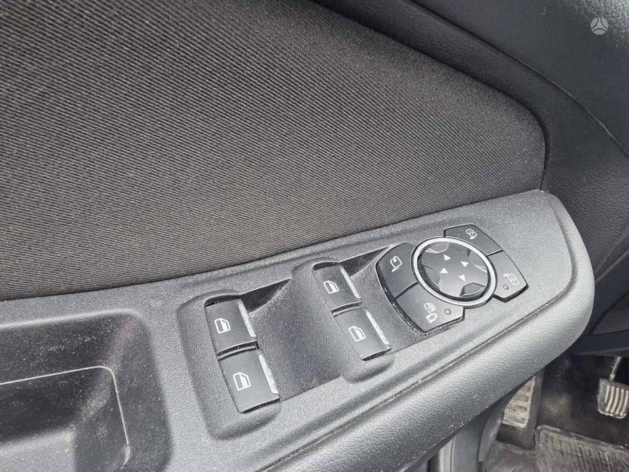 Black Ford S-Max 2016 in Jurbarkas, with an engine capacity of 2.00 L and mileage of 147 thousand km for 9000 €, photo 15 on AUTOMOTO.COM.LV