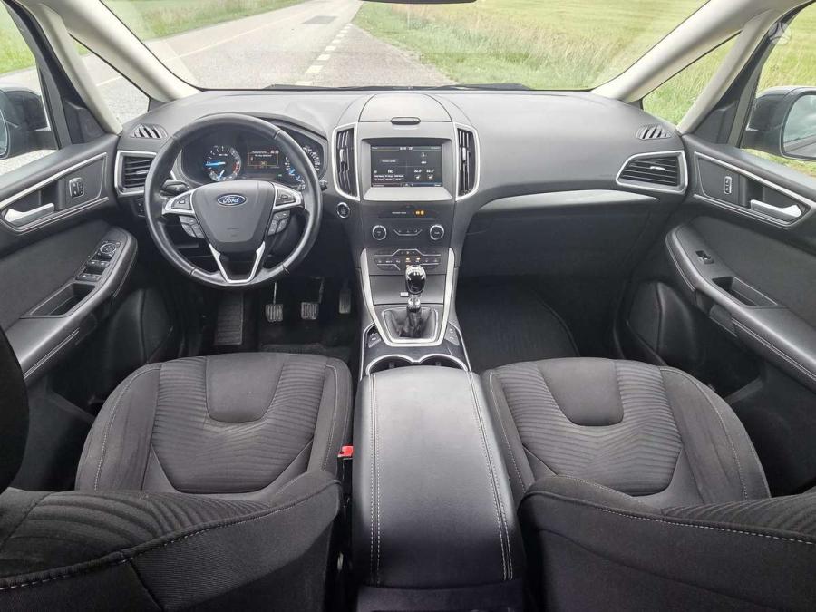 Black Ford S-Max 2016 in Jurbarkas, with an engine capacity of 2.00 L and mileage of 147 thousand km for 9000 €, photo 16 on AUTOMOTO.COM.LV