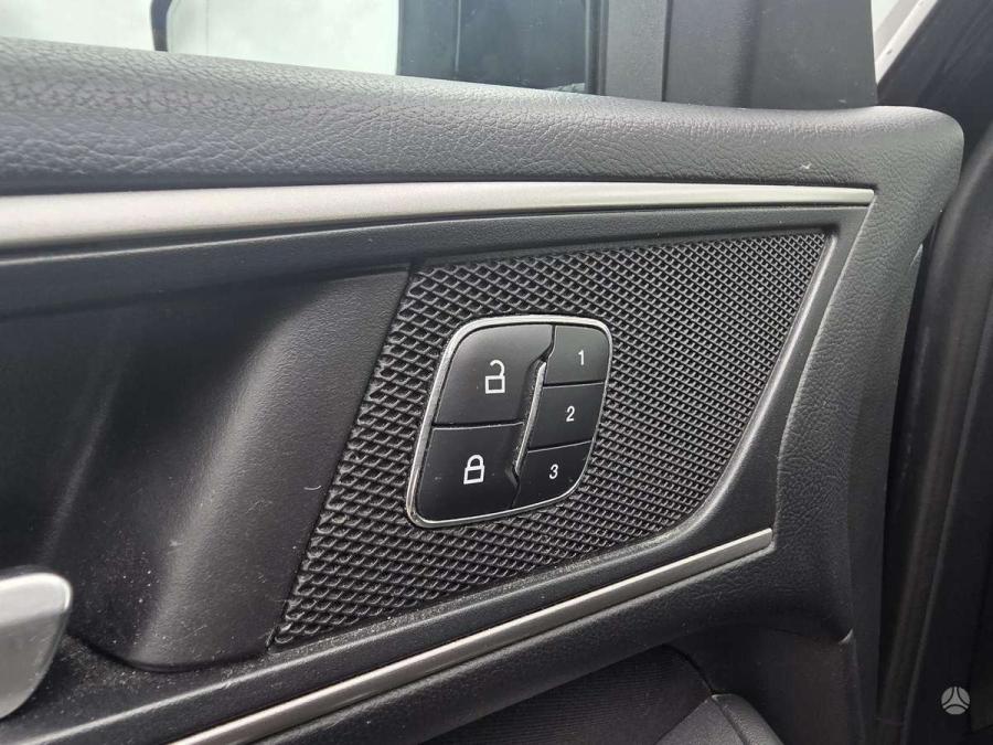 Black Ford S-Max 2016 in Jurbarkas, with an engine capacity of 2.00 L and mileage of 147 thousand km for 9000 €, photo 17 on AUTOMOTO.COM.LV