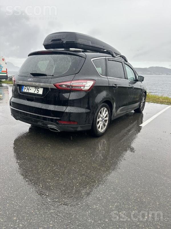 Black Ford S-Max 2016 in Talsi, with an engine capacity of 2.00 L and mileage of 287 thousand km for 8500 €, photo 3 on AUTOMOTO.COM.LV
