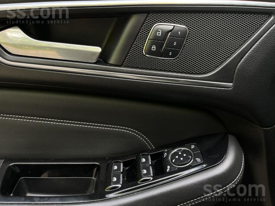 Black Ford S-Max 2016 in Riga, with an engine capacity of 2.00 L and mileage of 224 thousand km for 7950 €, photo 19 on AUTOMOTO.COM.LV
