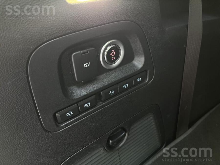 Black Ford S-Max 2016 in Riga, with an engine capacity of 2.00 L and mileage of 224 thousand km for 7950 €, photo 21 on AUTOMOTO.COM.LV