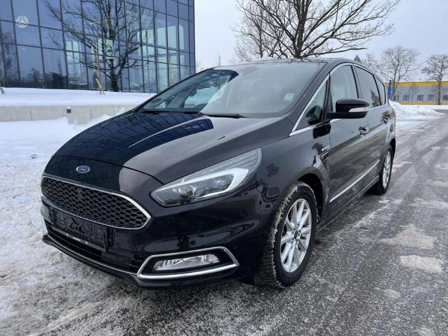 Black Ford S-Max 2017 in Panevezys, with an engine capacity of 2.00 L and mileage of 245 thousand km for 9500 €, photo 1 on AUTOMOTO.COM.LV