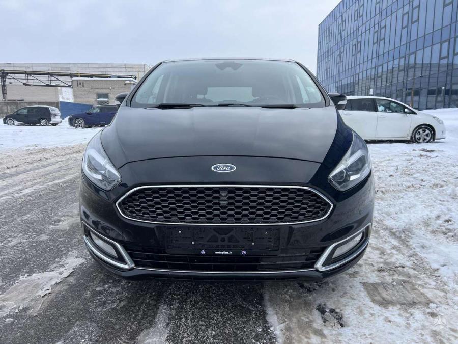 Black Ford S-Max 2017 in Panevezys, with an engine capacity of 2.00 L and mileage of 245 thousand km for 9500 €, photo 5 on AUTOMOTO.COM.LV