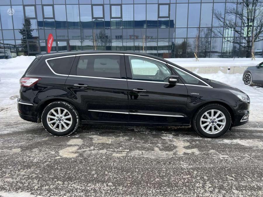 Black Ford S-Max 2017 in Panevezys, with an engine capacity of 2.00 L and mileage of 245 thousand km for 9500 €, photo 11 on AUTOMOTO.COM.LV