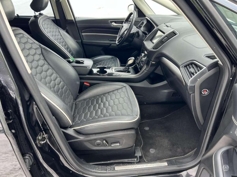Black Ford S-Max 2017 in Panevezys, with an engine capacity of 2.00 L and mileage of 245 thousand km for 9500 €, photo 20 on AUTOMOTO.COM.LV