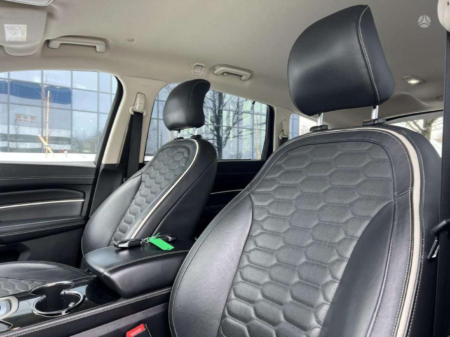 Black Ford S-Max 2017 in Panevezys, with an engine capacity of 2.00 L and mileage of 245 thousand km for 9500 €, photo 21 on AUTOMOTO.COM.LV