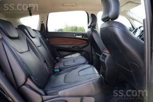 Black Ford S-Max 2017 in Tukums, with an engine capacity of 2.00 L and mileage of 262 thousand km for 6990 €, photo 13 on AUTOMOTO.COM.LV