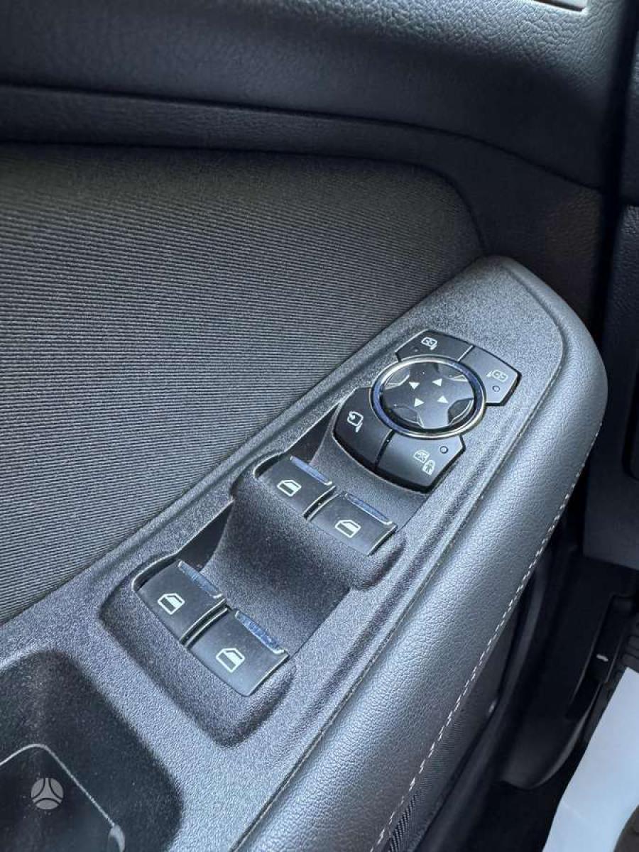 Black Ford S-Max 2017 in Klaipeda, with an engine capacity of 2.00 L and mileage of 190 thousand km for 7500 €, photo 39 on AUTOMOTO.COM.LV