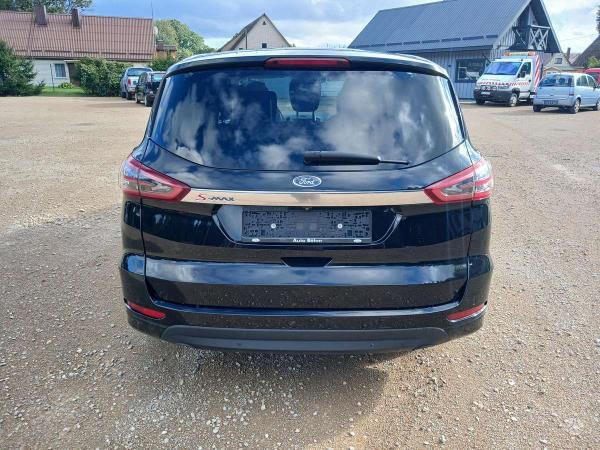 Black Ford S-Max 2017 in Kelme, with an engine capacity of 1.50 L and mileage of 126 thousand km for 7900 €, photo 5 on AUTOMOTO.COM.LV