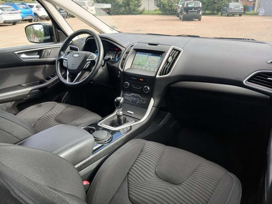 Black Ford S-Max 2017 in Kelme, with an engine capacity of 1.50 L and mileage of 126 thousand km for 7900 €, photo 14 on AUTOMOTO.COM.LV