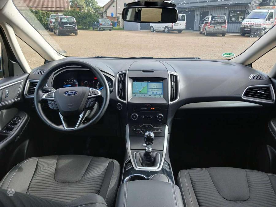 Black Ford S-Max 2017 in Kelme, with an engine capacity of 1.50 L and mileage of 126 thousand km for 7900 €, photo 16 on AUTOMOTO.COM.LV