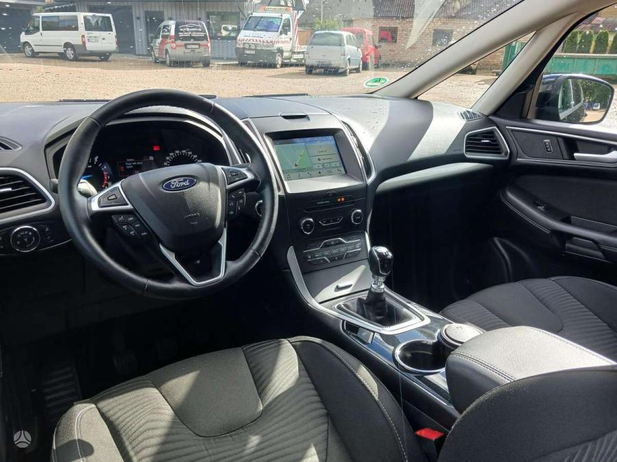 Black Ford S-Max 2017 in Kelme, with an engine capacity of 1.50 L and mileage of 126 thousand km for 7900 €, photo 18 on AUTOMOTO.COM.LV