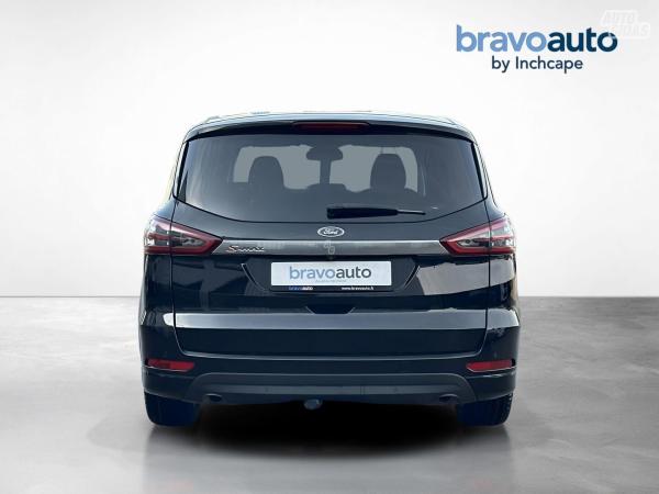 Black Ford S-Max 2017 in Kaunas, with an engine capacity of 1.50 L and mileage of 105 thousand km for 11999 €, photo 5 on AUTOMOTO.COM.LV