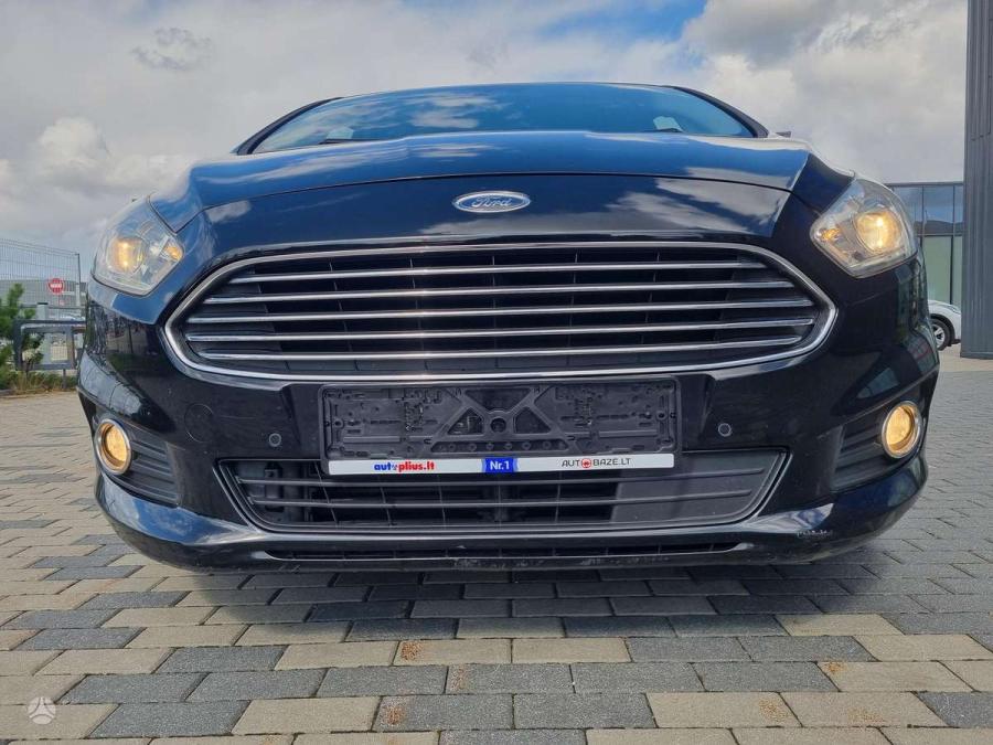 Black Ford S-Max 2018 in Siauliai, with an engine capacity of 2.00 L and mileage of 180 thousand km for 8700 €, photo 4 on AUTOMOTO.COM.LV