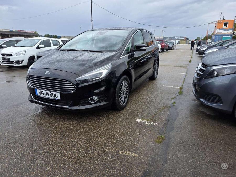 Black Ford S-Max 2018 in Siauliai, with an engine capacity of 2.00 L and mileage of 212 thousand km for 9700 €, photo 1 on AUTOMOTO.COM.LV