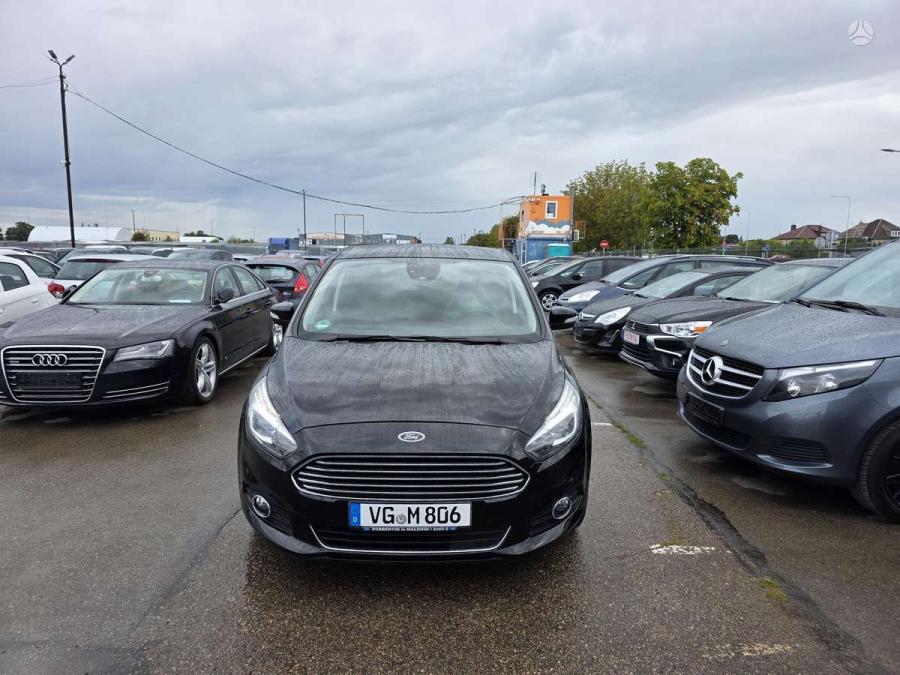 Black Ford S-Max 2018 in Siauliai, with an engine capacity of 2.00 L and mileage of 212 thousand km for 9700 €, photo 3 on AUTOMOTO.COM.LV