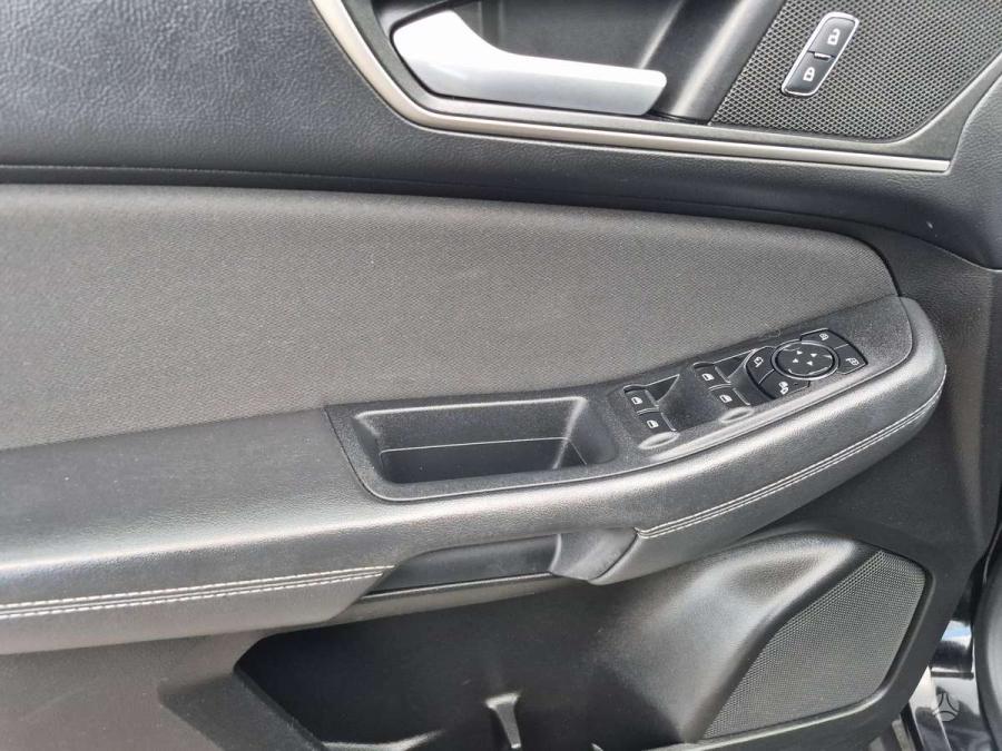 Melns Ford S-Max 2019 Kuršėnai, ar dzinēja tilpumu 2.00 L un nobraukumu 250 tūkst. km par 9750 €, foto 19 vietnē AUTOMOTO.COM.LV