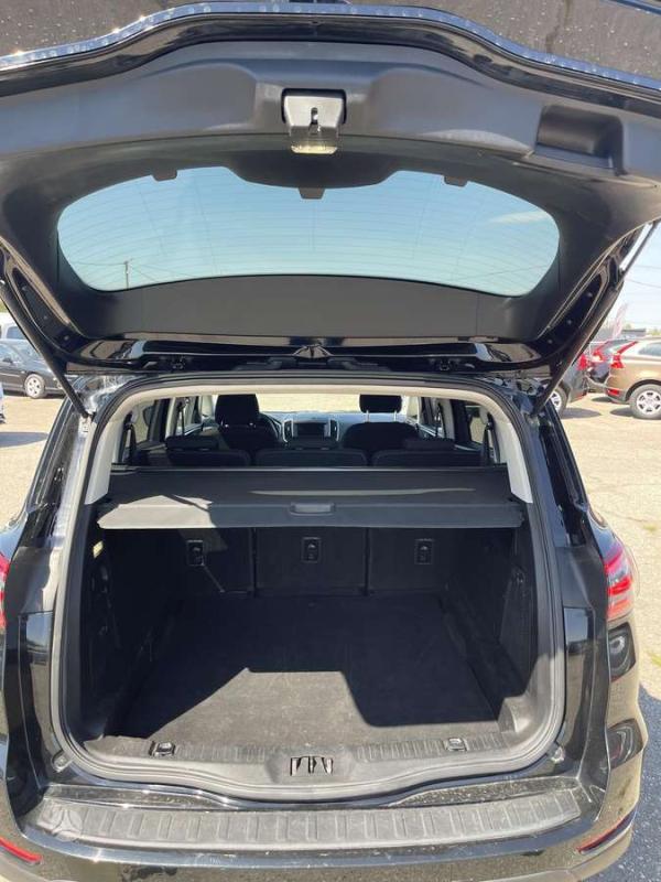 Black Ford S-Max 2019 in Panevezys, with an engine capacity of 2.00 L and mileage of 220 thousand km for 9300 €, photo 8 on AUTOMOTO.COM.LV