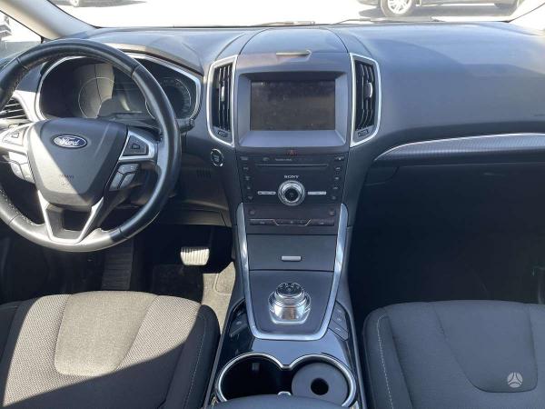 Black Ford S-Max 2019 in Panevezys, with an engine capacity of 2.00 L and mileage of 220 thousand km for 9300 €, photo 9 on AUTOMOTO.COM.LV