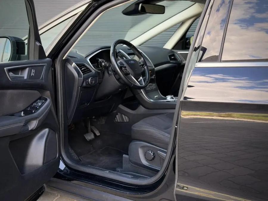 Black Ford S-Max 2019 in Riga, with an engine capacity of 2.00 L and mileage of 169 thousand km for 13495 €, photo 11 on AUTOMOTO.COM.LV