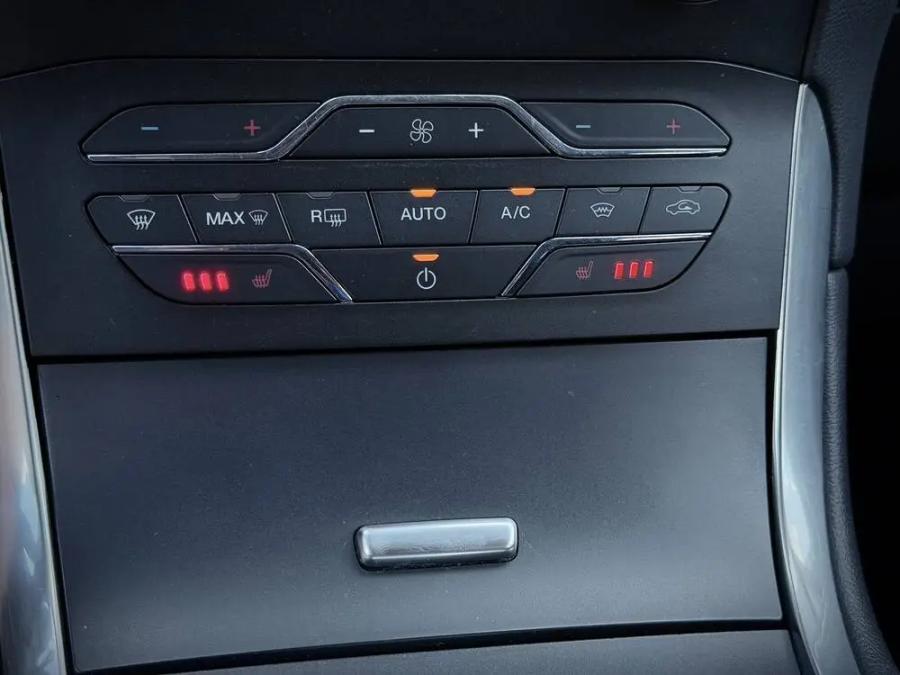 Black Ford S-Max 2019 in Riga, with an engine capacity of 2.00 L and mileage of 169 thousand km for 13495 €, photo 19 on AUTOMOTO.COM.LV