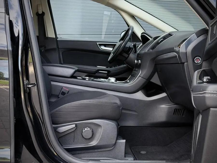 Black Ford S-Max 2019 in Riga, with an engine capacity of 2.00 L and mileage of 169 thousand km for 13495 €, photo 25 on AUTOMOTO.COM.LV