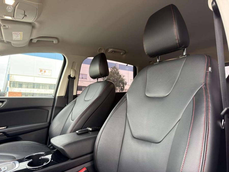 Black Ford S-Max 2019 in Panevezys, with an engine capacity of 2.00 L and mileage of 262 thousand km for 10000 €, photo 16 on AUTOMOTO.COM.LV