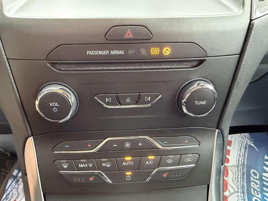 Black Ford S-Max 2019 in Panevezys, with an engine capacity of 2.00 L and mileage of 262 thousand km for 10000 €, photo 31 on AUTOMOTO.COM.LV