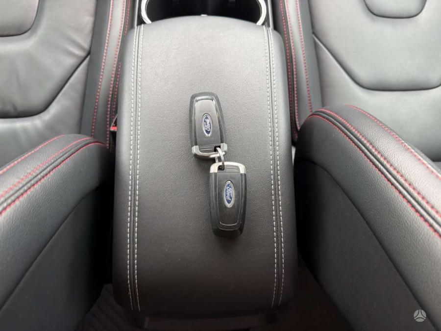 Black Ford S-Max 2019 in Panevezys, with an engine capacity of 2.00 L and mileage of 262 thousand km for 10000 €, photo 34 on AUTOMOTO.COM.LV