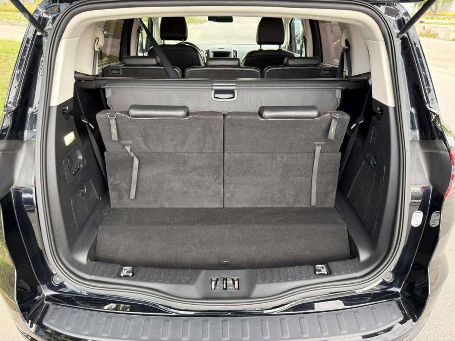 Black Ford S-Max 2019 in Panevezys, with an engine capacity of 2.00 L and mileage of 262 thousand km for 10000 €, photo 39 on AUTOMOTO.COM.LV