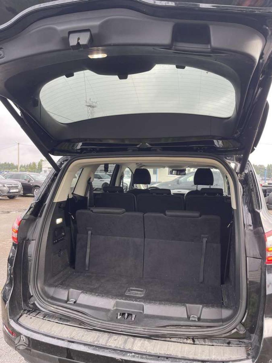Black Ford S-Max 2020 in Panevezys, with an engine capacity of 2.00 L and mileage of 265 thousand km for 6450 €, photo 7 on AUTOMOTO.COM.LV