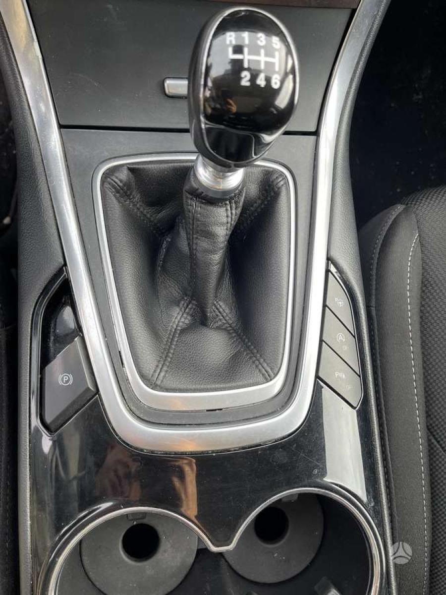 Black Ford S-Max 2020 in Panevezys, with an engine capacity of 2.00 L and mileage of 265 thousand km for 6450 €, photo 13 on AUTOMOTO.COM.LV