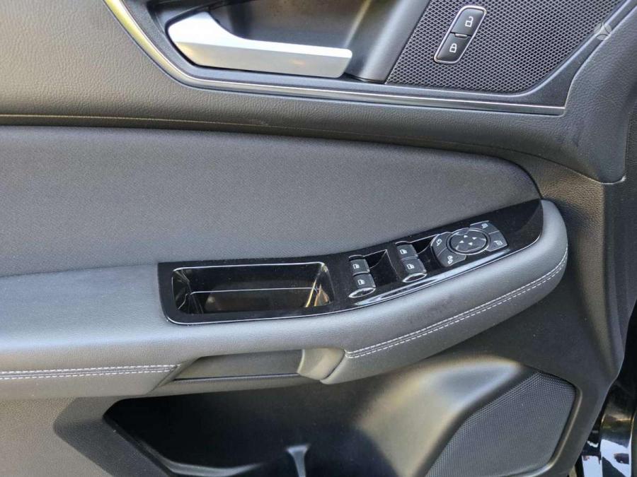 Black Ford S-Max 2021 in Siauliai, with an engine capacity of 2.00 L and mileage of 240 thousand km for 9990 €, photo 29 on AUTOMOTO.COM.LV