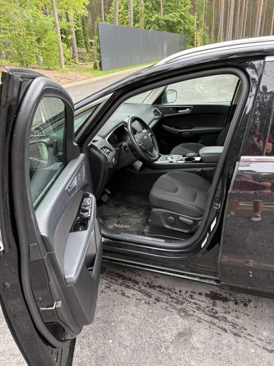 Black Ford S-Max 2023 in Riga, with an engine capacity of 2.00 L and mileage of 73 thousand km for 18750 €, photo 4 on AUTOMOTO.COM.LV
