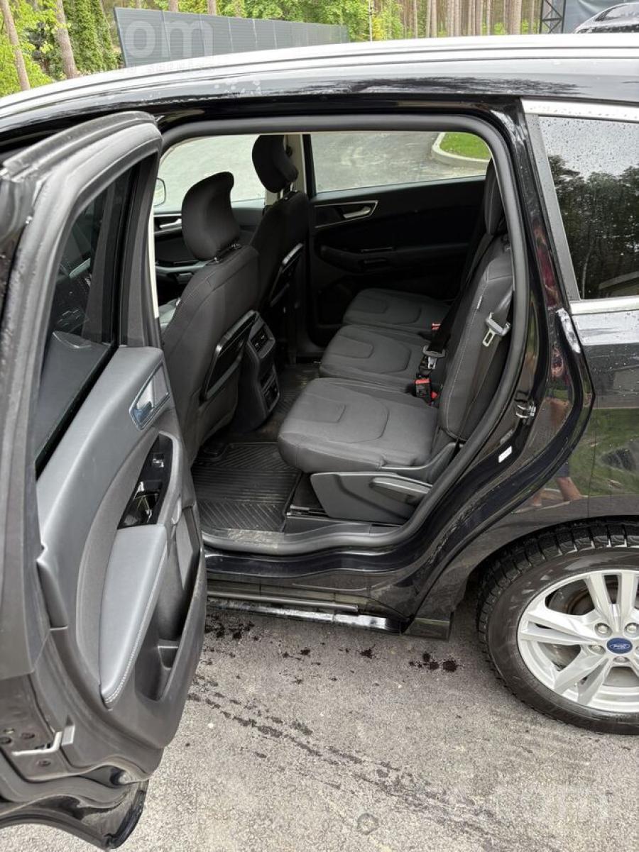 Black Ford S-Max 2023 in Riga, with an engine capacity of 2.00 L and mileage of 73 thousand km for 18750 €, photo 5 on AUTOMOTO.COM.LV