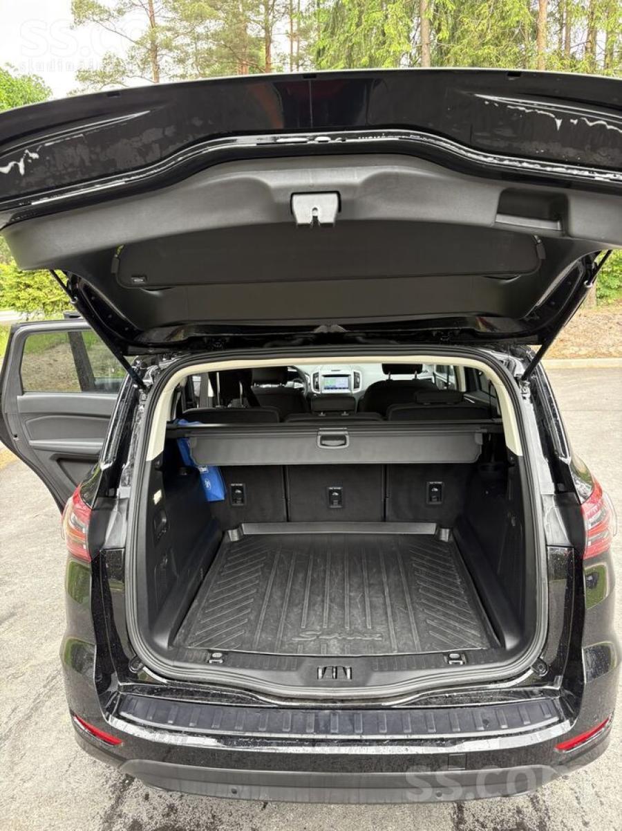 Black Ford S-Max 2023 in Riga, with an engine capacity of 2.00 L and mileage of 73 thousand km for 18750 €, photo 6 on AUTOMOTO.COM.LV