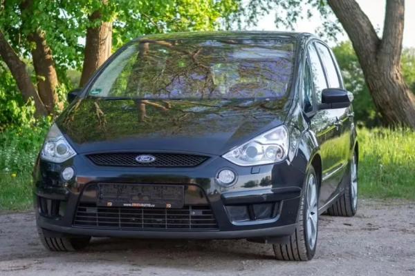 Black Ford S-Max 2009 in Grobiņa, with an engine capacity of 2.20 L and mileage of 282 thousand km for 5500 €, photo 1 on AUTOMOTO.COM.LV