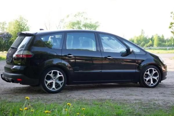 Black Ford S-Max 2009 in Grobiņa, with an engine capacity of 2.20 L and mileage of 282 thousand km for 5500 €, photo 5 on AUTOMOTO.COM.LV