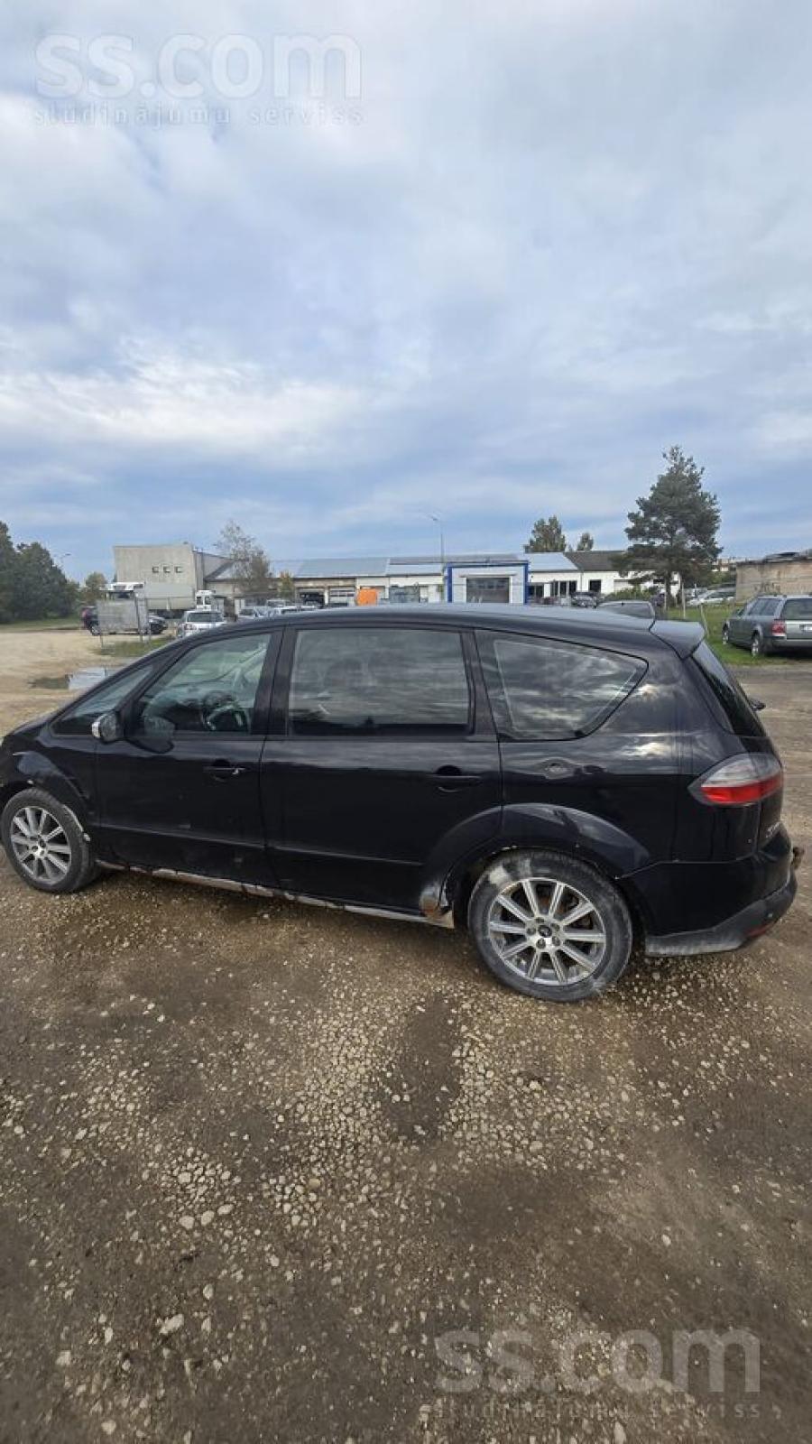 Black Ford S-Max 2010 in Rezekne, with an engine capacity of 2.00 L and mileage of 356 thousand km for 1600 €, photo 5 on AUTOMOTO.COM.LV