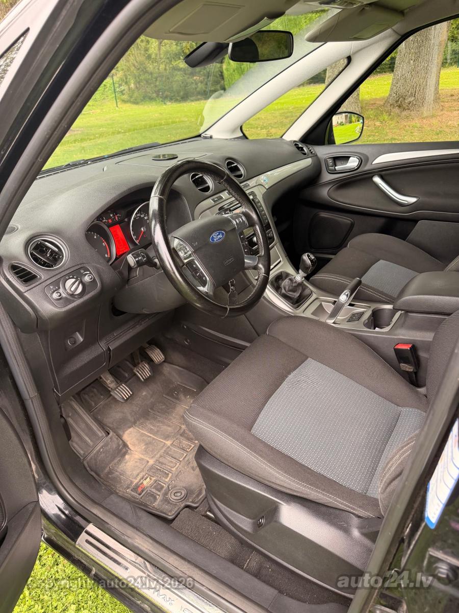 Black Ford S-Max 2011 in Polva, with an engine capacity of 2.00 L and mileage of 341 thousand km for 4000 €, photo 4 on AUTOMOTO.COM.LV
