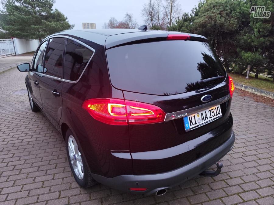 Black Ford S-Max 2012 in Mazeikiai, with an engine capacity of 2.20 L and mileage of 267 thousand km for 5400 €, photo 16 on AUTOMOTO.COM.LV