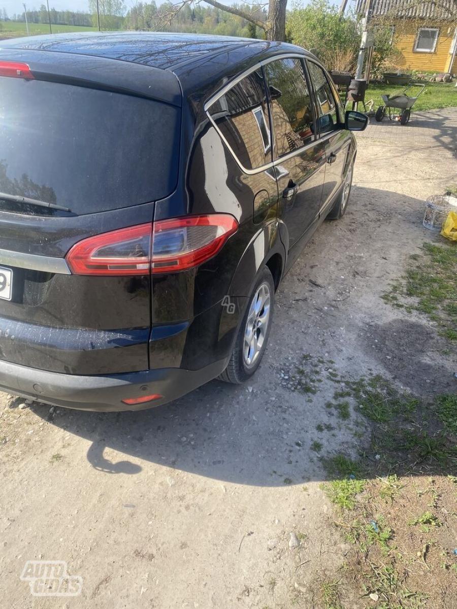 Melns Ford S-Max 2012 Panevēža, ar dzinēja tilpumu 2.00 L un nobraukumu 378 tūkst. km par 3000 €, foto 5 vietnē AUTOMOTO.COM.LV