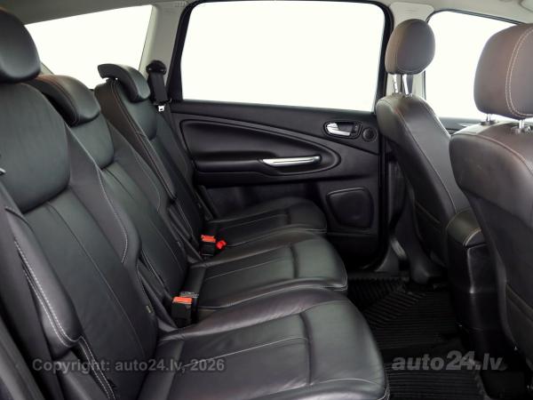 Black Ford S-Max 2014 in Tallinn, with an engine capacity of 2.00 L and mileage of 384 thousand km for 3799 €, photo 7 on AUTOMOTO.COM.LV