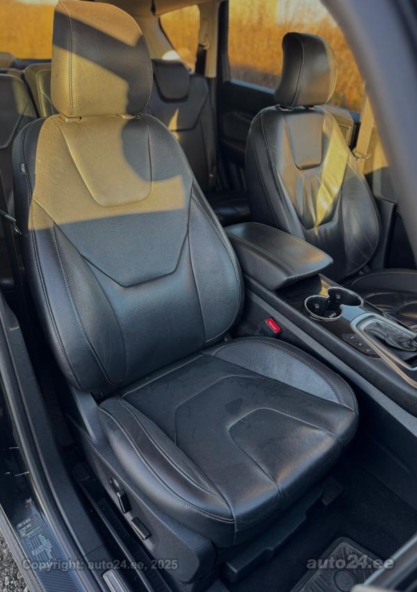 Melns Ford S-Max 2017 Tallina, ar dzinēja tilpumu 2.00 L un nobraukumu 429 tūkst. km par 8299 €, foto 11 vietnē AUTOMOTO.COM.LV