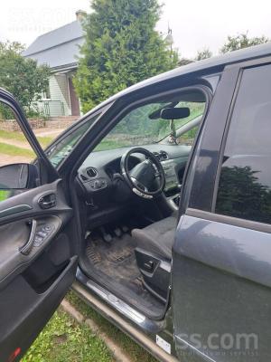 Blue Ford S-Max 2006 in Rezekne, with an engine capacity of 1.80 L and mileage of 320 thousand km for 1800 €, photo 2 on AUTOMOTO.COM.LV