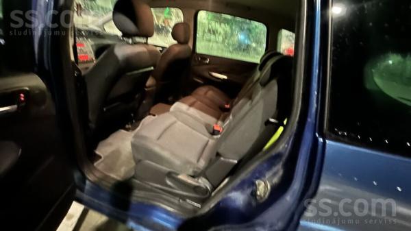 Blue Ford S-Max 2006 in Rezekne, with an engine capacity of 1.80 L and mileage of 385 thousand km for 1750 €, photo 8 on AUTOMOTO.COM.LV